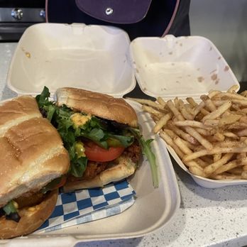 FAT’S FRIED CHICKEN & WAFFLES - Updated March 2025 - 1057 Photos & 882 ...