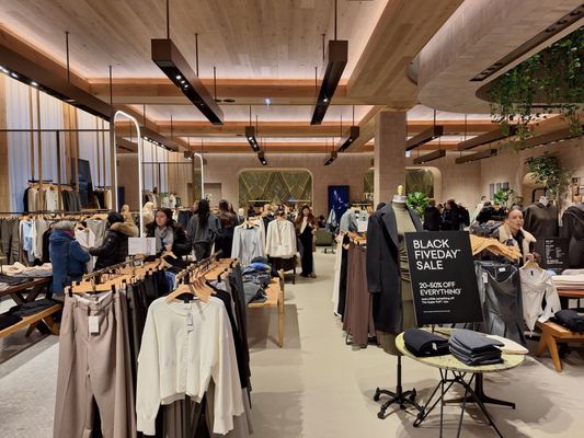 ARITZIA - Updated June 2026 - 39 Photos & 12 Reviews - 555 North ...
