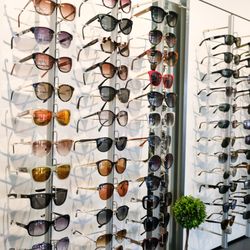 DISTINCTIVE EYES OPTOMETRY - 23 Photos & 12 Reviews - Optometrists ...