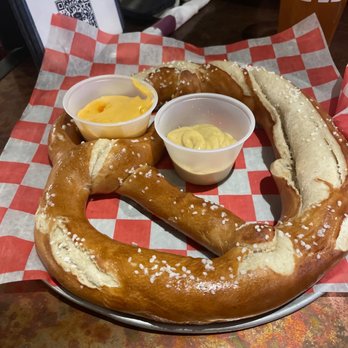 SIX POINTS PUB - Updated December 2024 - 130 Photos & 94 Reviews - 574 ...