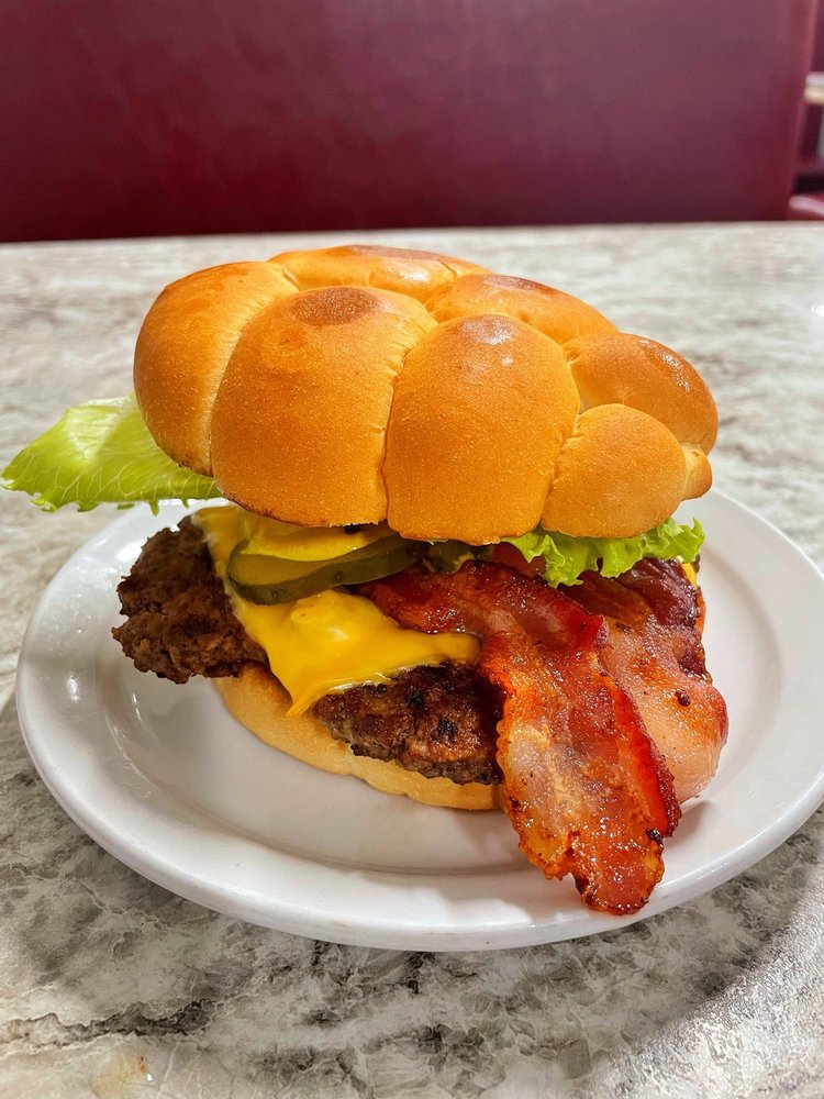 HILLS MAPLE LEAF RESTAURANT - Updated December 2025 - 14 Photos & 27 ...