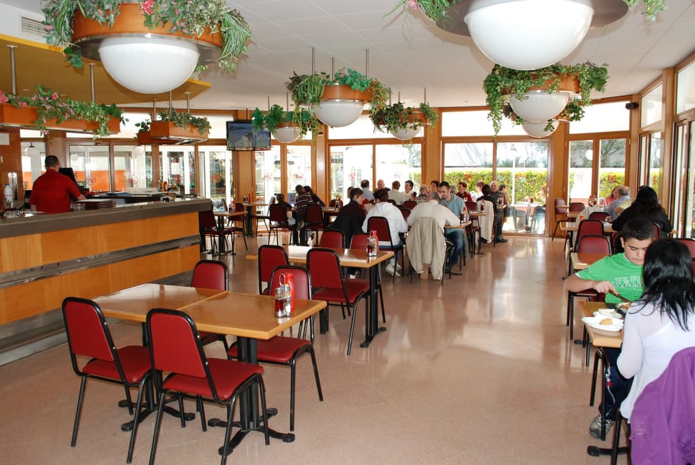 RESTAURANT BOWLING GOLF - 31 Photos - Carrer de Valldebanador, 1 ...
