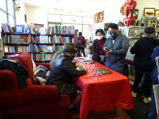 COPPER CAT BOOKS - 113 Photos & 62 Reviews - 1570 W Horizon Ridge Pkwy ...