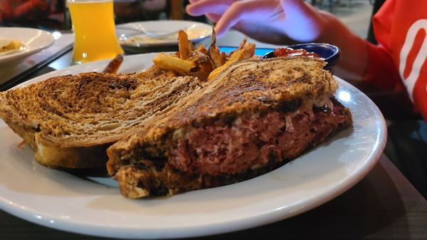 STATION 101 PUB & KITCHEN - Updated December 2025 - 307 Photos & 405 ...