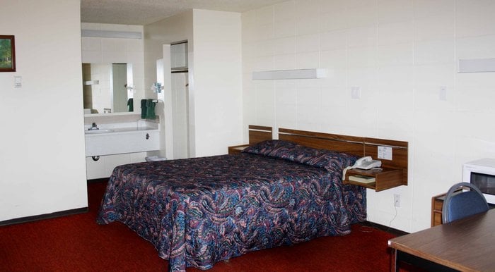 SIDE TRAX INN - Updated June 2025 - Request Information - 402 1st Ave ...