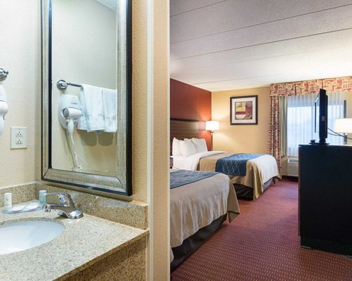 COMFORT INN - Updated December 2025 - 44 Photos & 38 Reviews - 6363 ...