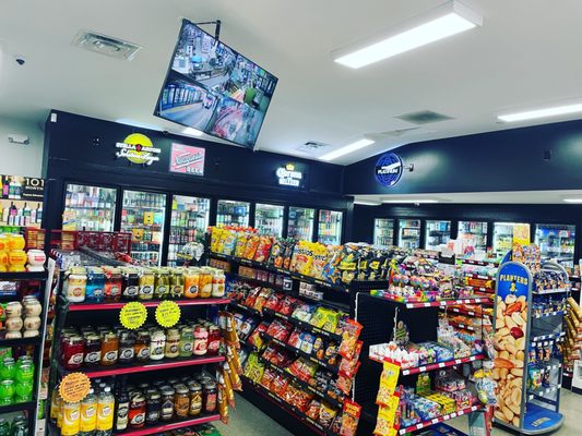 CORNER CARRYOUT - Updated January 2026 - 21 Photos - 537 S Maple St ...