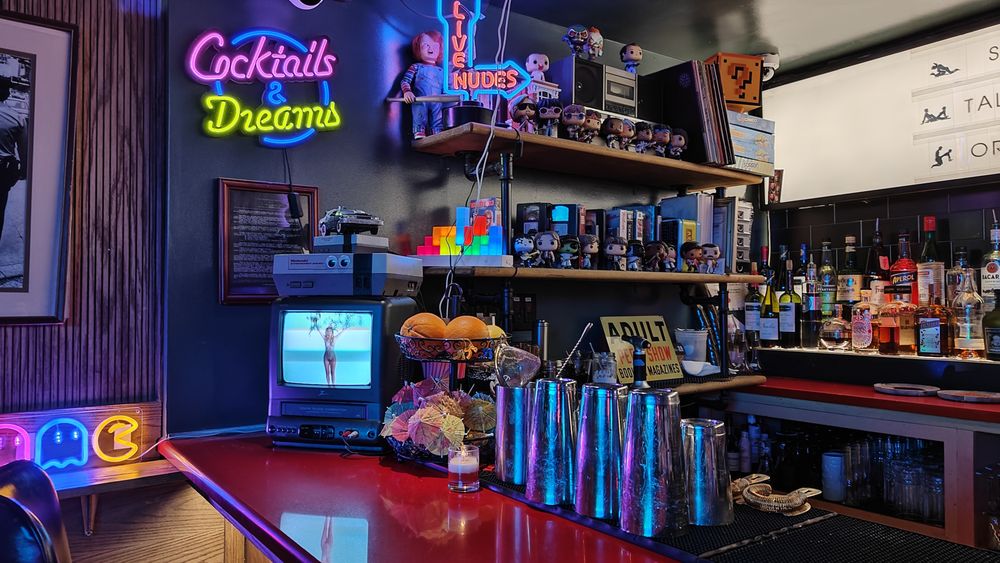 THE WOO WOO - Updated April 2025 - 653 Photos & 293 Reviews - 266 W ...