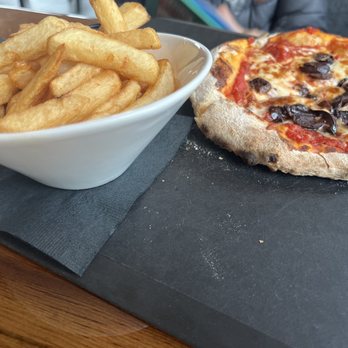 CRUST & CRATE - Updated January 2026 - 15 Photos - 1 - 5112 Kanata ...