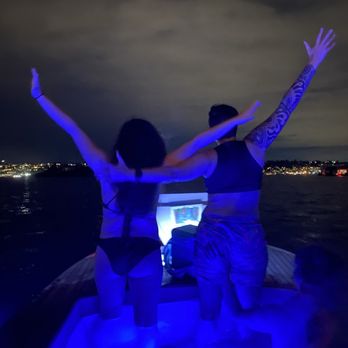 HOT TUB BOATS - Updated July 2025 - 197 Photos & 161 Reviews - 2520 Westlake Ave N, Seattle ...