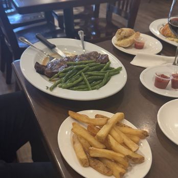 G & M RESTAURANT & LOUNGE - Updated January 2025 - 2761 Photos & 3533 ...