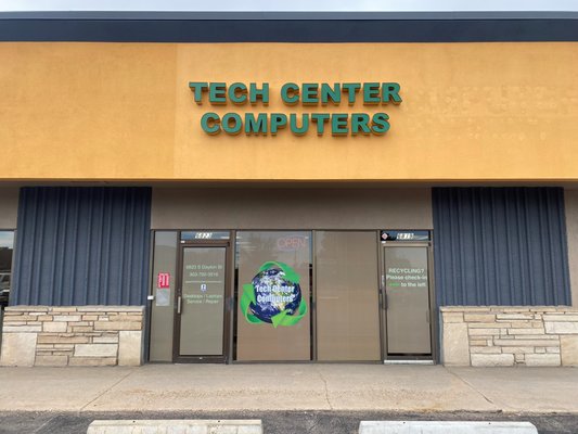 TECH CENTER COMPUTERS - Updated December 2025 - 17 Photos & 18 Reviews ...
