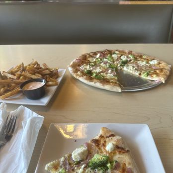 BARNYARD WOOD CRAFTED PIZZA - Updated December 2025 - 103 Photos & 213 ...