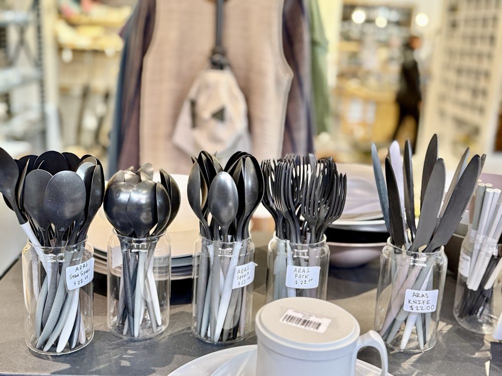 SF76 - Updated October 2025 - 61 Photos & 11 Reviews - 1758 Buchanan St ...