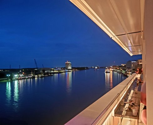 ELECTRIC MOON SKYTOP LOUNGE + MOON DECK - 236 Photos & 128 Reviews ...