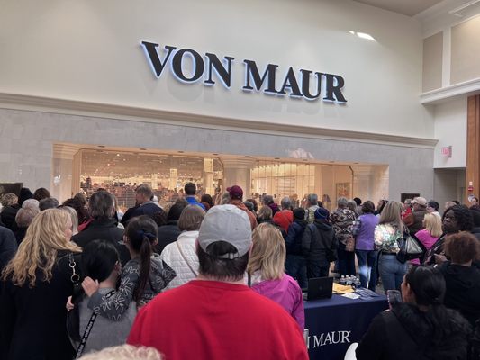 VON MAUR - Updated January 2026 - 15 Photos - 36 W Towne Mall, Madison ...