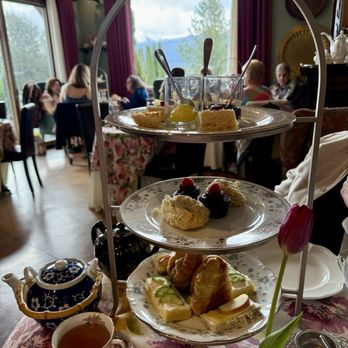 WILLOWBROOK MANOR - Updated December 2025 - 51 Photos - 27420 Minkler ...