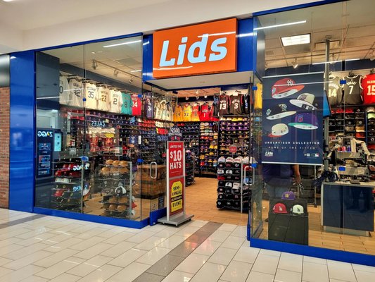 LIDS - Updated July 2025 - 15 Photos & 29 Reviews - 14006 Riverside Dr ...
