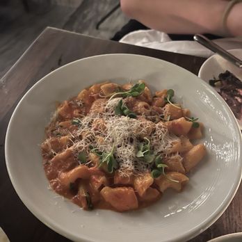 YSABEL - Updated July 2024 - 2323 Photos & 1733 Reviews - 945 N Fairfax ...