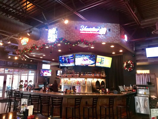 KEYSTONE PUB & PATIO | LEWIS CENTER - 25 Photos & 23 Reviews - Pubs ...