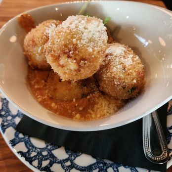 ELLA’S ITALIAN PUB - ELMHURST - Updated July 2024 - 100 Photos & 52 ...