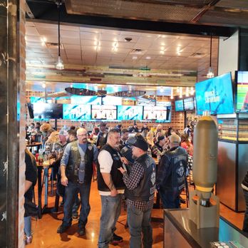 BOMBSHELLS RESTAURANT & BAR - Updated December 2024 - 53 Photos & 39 ...