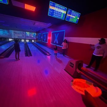BOWLERO BELLEVILLE - Updated November 2024 - 46 Photos & 39 Reviews ...