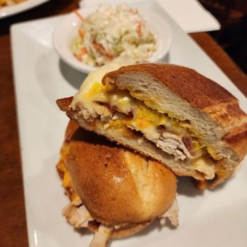 THE HOWLING ROOSTER - Updated July 2025 - 476 Photos & 372 Reviews ...