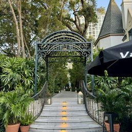 CHATEAU ZZ’S - Updated December 2025 - 233 Photos & 94 Reviews - 1500 ...