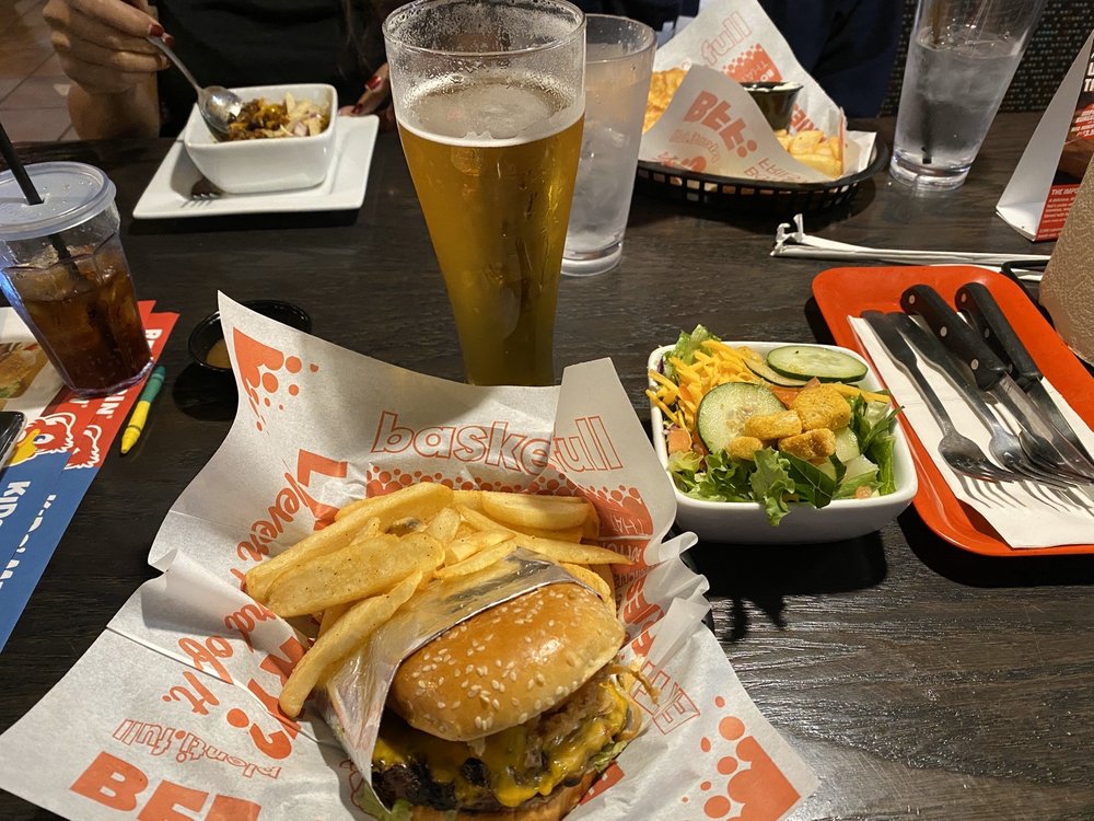 RED ROBIN GOURMET BURGERS AND BREWS - 154 Photos & 194 Reviews - 16904 ...