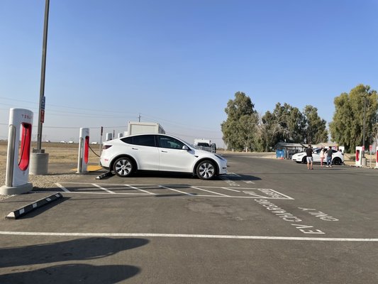 TESLA SUPERCHARGER - BAKERSFIELD - Updated July 2025 - 25 Photos & 32 ...