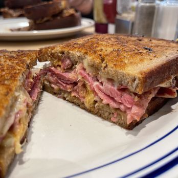 MAVEN’S DELICATESSEN - Updated August 2024 - 157 Photos & 214 Reviews ...