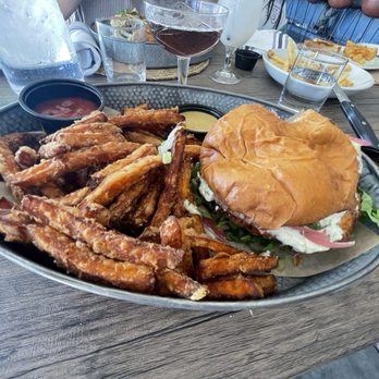 DIVIDED SKY TAVERN - Updated April 2025 - 443 Photos & 345 Reviews ...