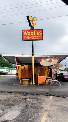 WOOFIES - Updated March 2025 - 139 Photos & 108 Reviews - 1919 Woodson ...