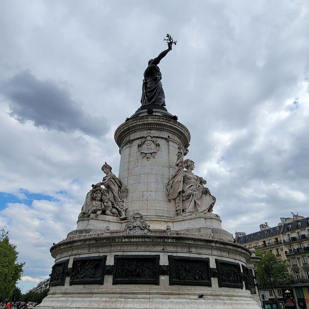 MONUMENT LA RÉPUBLIQUE - Updated January 2025 - Pl de la République ...