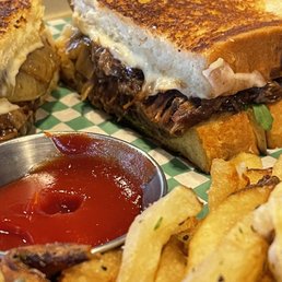 OLDE DOMINION TAVERN - Updated January 2026 - 77 Photos & 65 Reviews ...