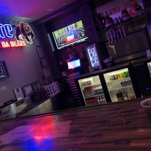 TUMBLE INN TAVERN - Updated June 2025 - 23 Reviews - 302 S Neil St ...