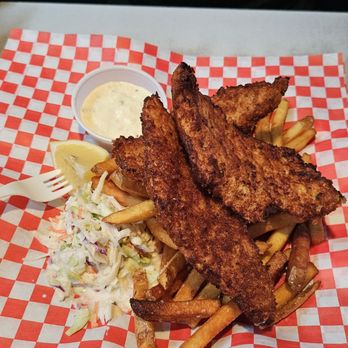 PACIFIC INN PUB - Updated December 2025 - 261 Photos & 453 Reviews ...