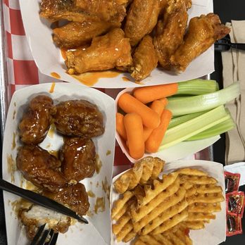 CD’S WINGS - WESTMINSTER - Updated January 2026 - 217 Photos & 484 ...