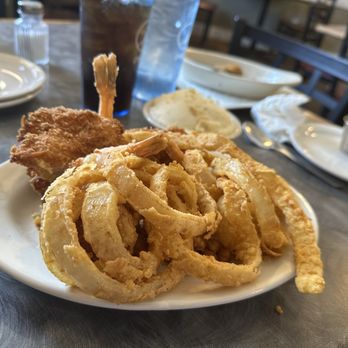 CHICK-A-DEE OF LEWISTON - Updated October 2025 - 97 Photos & 134 ...