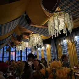 HUBBARD INN - Updated December 2025 - 578 Photos & 301 Reviews - 110 W ...