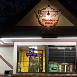 SKIP’S CHICAGO DOGS - Updated August 2025 - 210 Photos & 288 Reviews ...