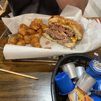 HAMBURGER FACTORY FAMILY RESTAURANT - Updated July 2024 - 681 Photos ...