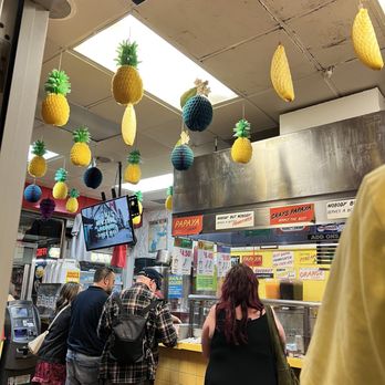 GRAY’S PAPAYA - Updated June 2024 - 1242 Photos & 1571 Reviews - 2090 ...