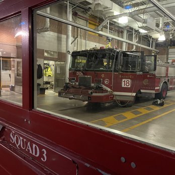 CHICAGO FIRE DEPARTMENT ENGINE 18 - Updated October 2025 - 13 Photos ...