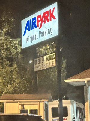 AIRPARK AIRPORT PARKING - Updated February 2025 - 27 Photos & 125 ...