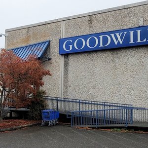 GOODWILL OUTLET - Updated June 2025 - 11 Photos & 43 Reviews - 315 ...