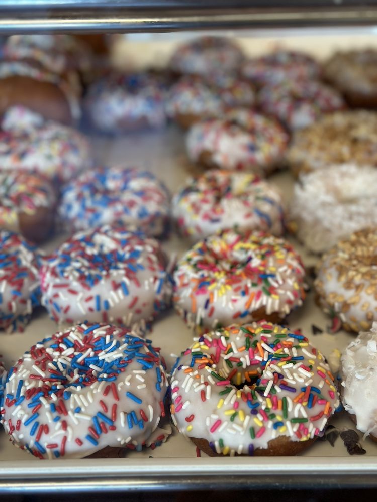 DONUT QUEEN - Updated August 2025 - 236 Photos & 322 Reviews - 904 ...