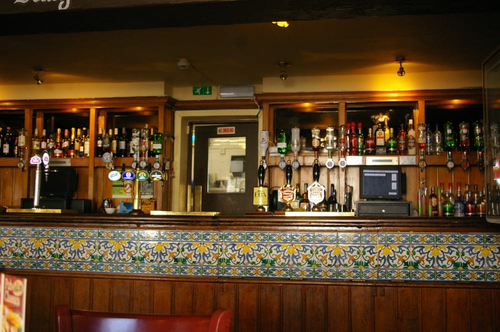 HALF CROWN - 25-27 High Street, Benfleet, Essex, United Kingdom - Pubs ...