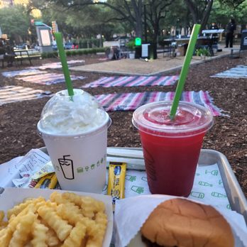 SHAKE SHACK DALLAS, UPTOWN - Updated May 2024 - 633 Photos & 635 ...